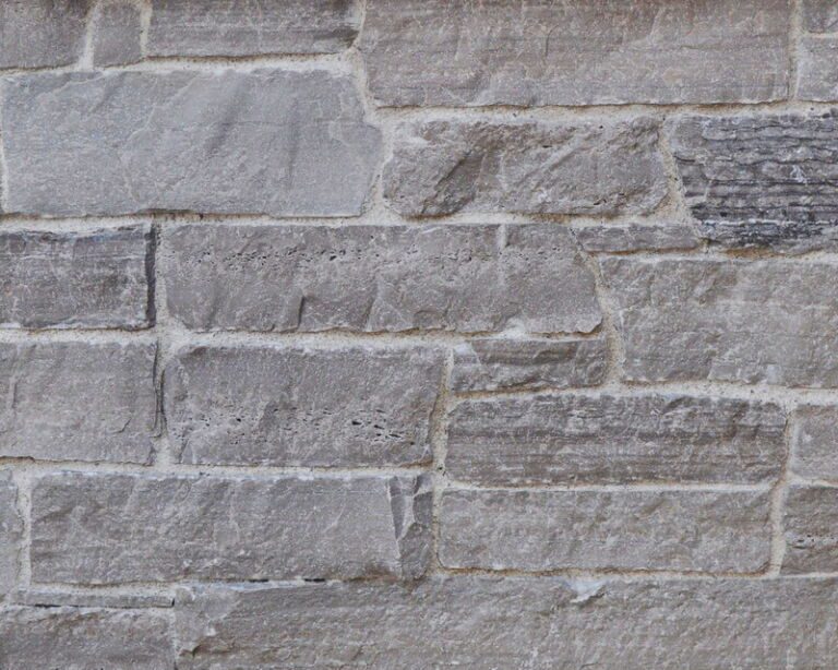 Oyster Bay Ledgestone - Cougar Stone