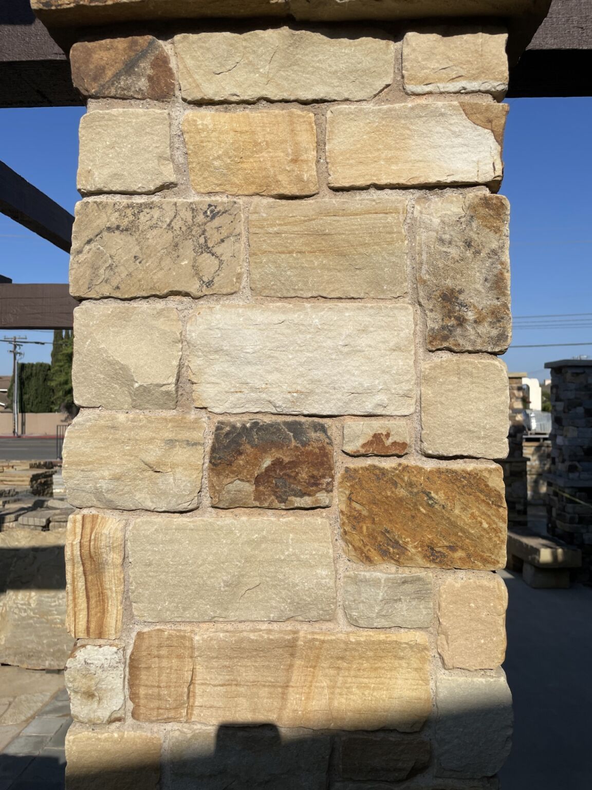 Sundance Antique Tall Ledgestone - Cougar Stone