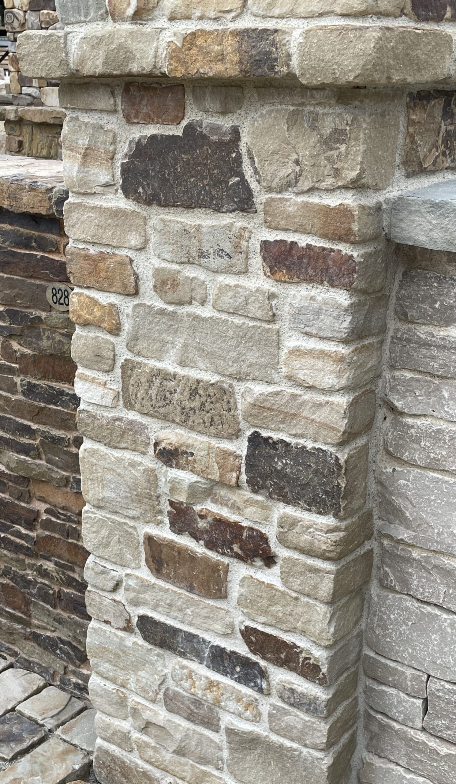 Dakota Antique Vintage Ledgestone - Cougar Stone